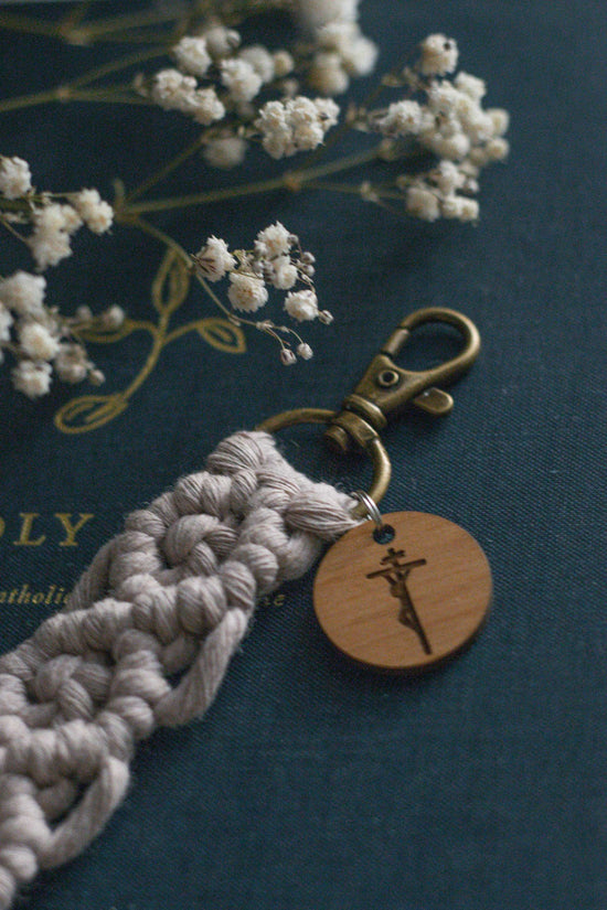 Crucifixion- Catholic Wood Keychain – Saint Clare and Francis