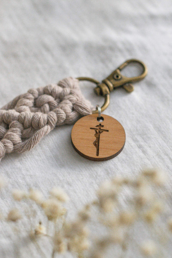 Crucifixion- Catholic Wood Keychain – Saint Clare and Francis