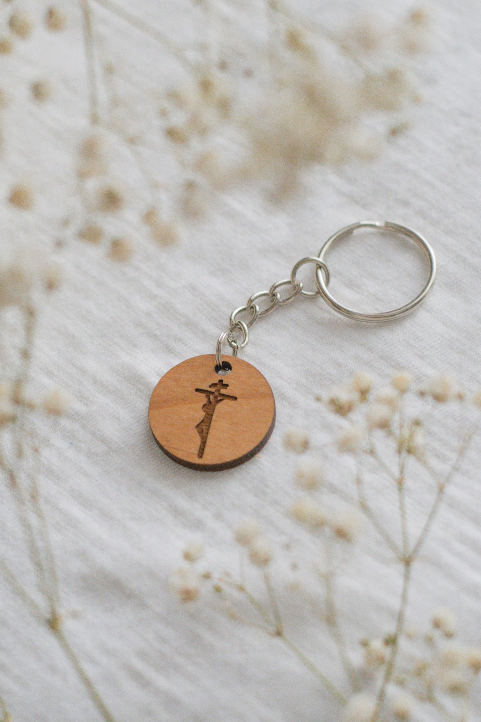 Crucifixion- Catholic Wood Keychain – Saint Clare and Francis